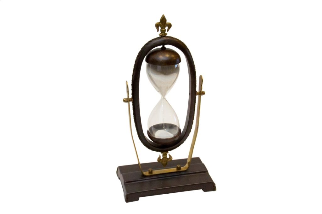 Klepsydra w drewnianym stojaku ⋆ nauticos.pl